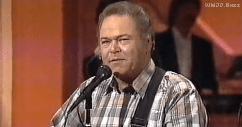 Roy Clark & Johnny Cash Have The Audience In Stitches With Their Fun ...