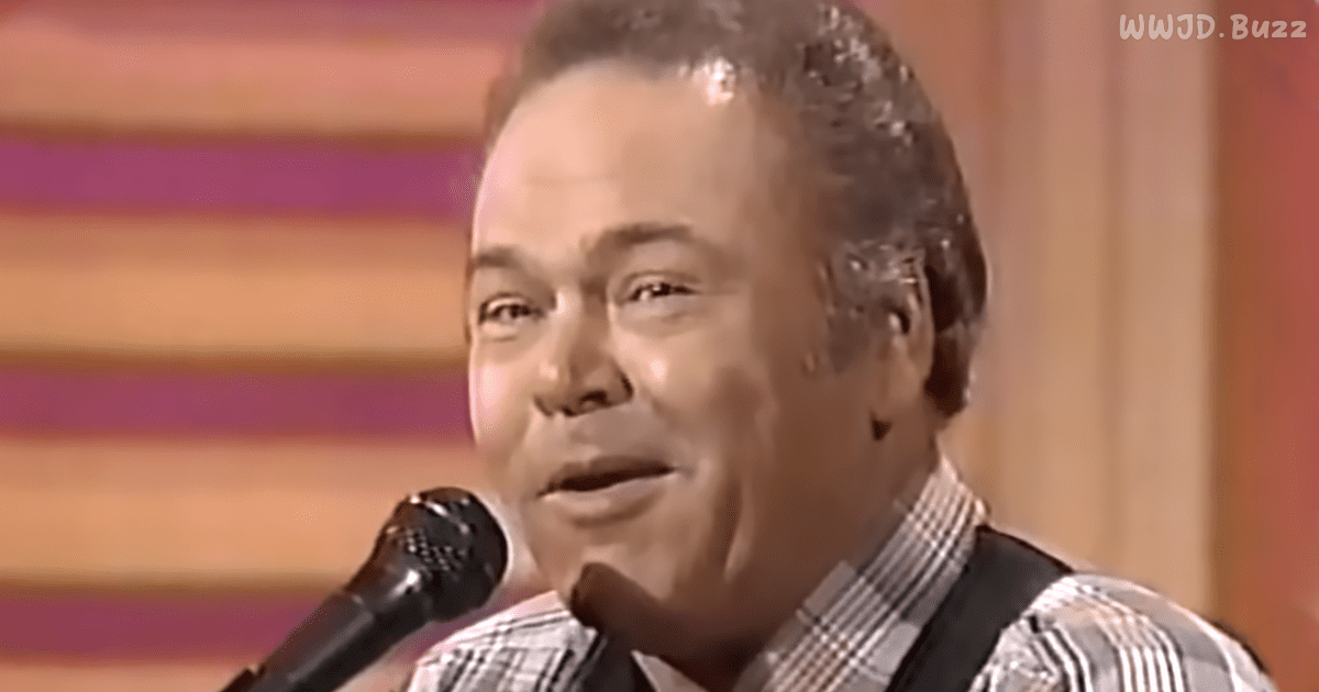 Roy Clark & Johnny Cash Have The Audience In Stitches With Their Fun ...
