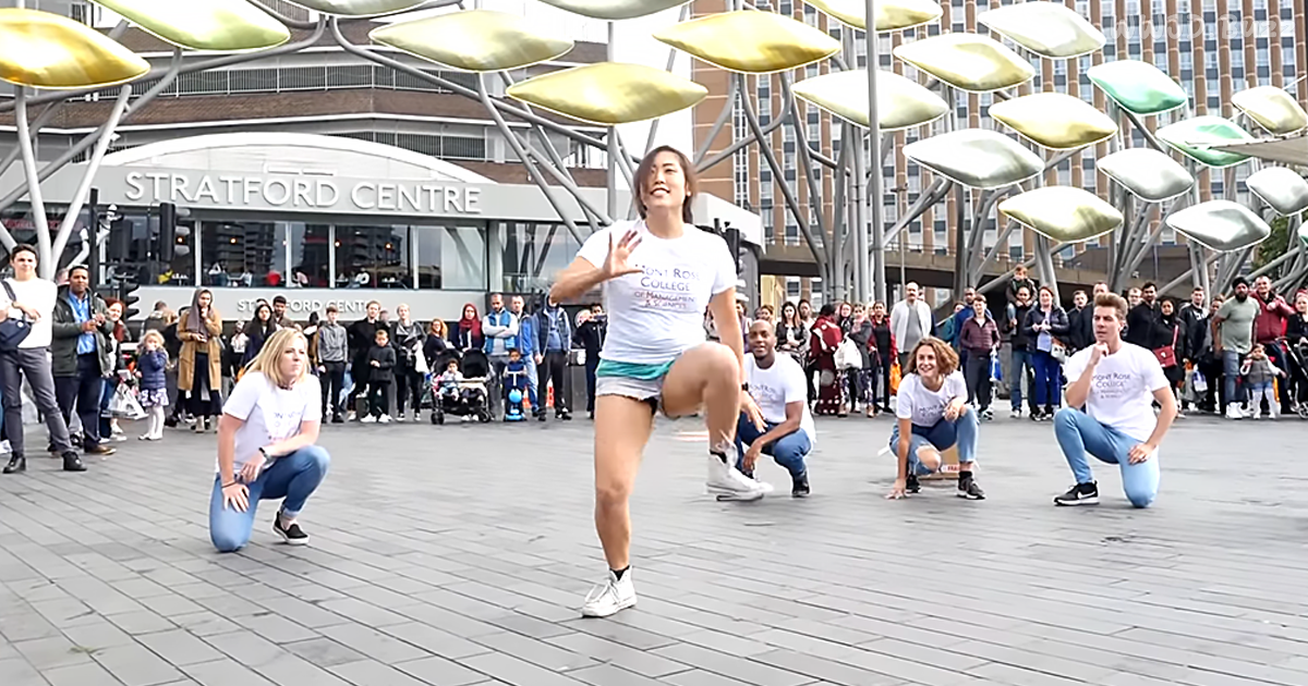 That Curly Haired Girl? I Couldn't Take My Eyes Off Her! Now That's How ...