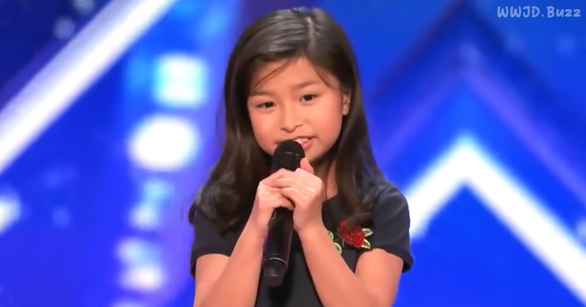 POWERFUL! Tiny Singer Gets Golden Buzzer on ‘World’s Got Talent’ Stage ...