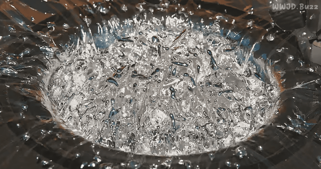 What Pouring a Liquid Mirror Looks Like in Mesmerizing 4K Slow Motion ...