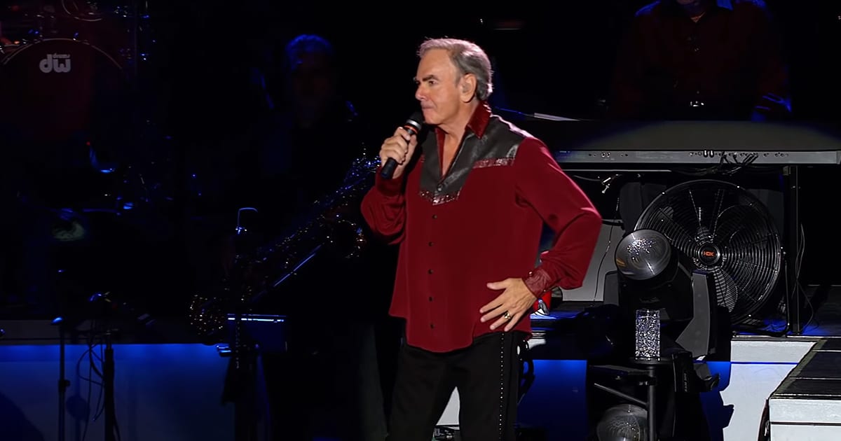 Neil Diamond Gives Passionate Live Performance of “America” – WWJD
