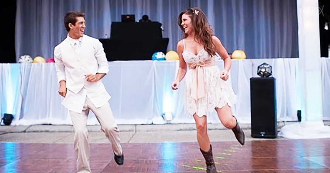 Newlyweds surprise their guests with an amazing ‘Footloose’ dance ...