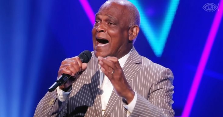 71-year-old wows ‘The Voice’ judges with a rendition of “Unchained ...