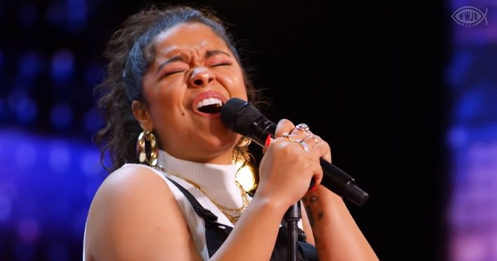 Brooke Simpson performs a phenomenal cover of ‘Cuz I Love You’ – WWJD