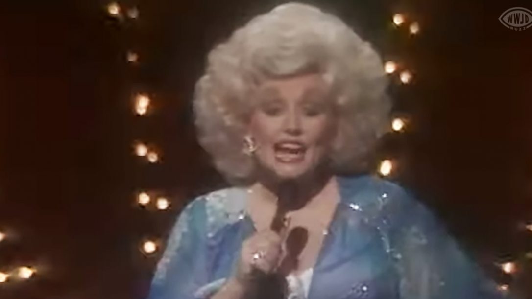 Dolly Parton delivers a masterful performance of ‘Silver and Gold’ – WWJD
