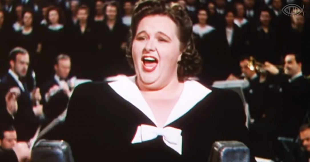 Kate Smith delivers incredible rendition of ‘God Bless America’ – WWJD