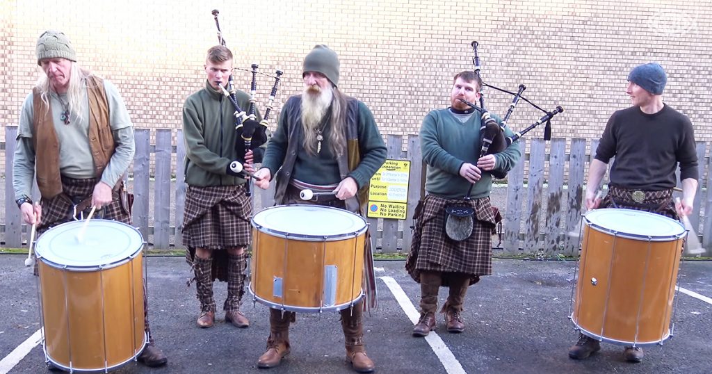 Tribal Scottish band invigorates a crowd with a battle song – WWJD