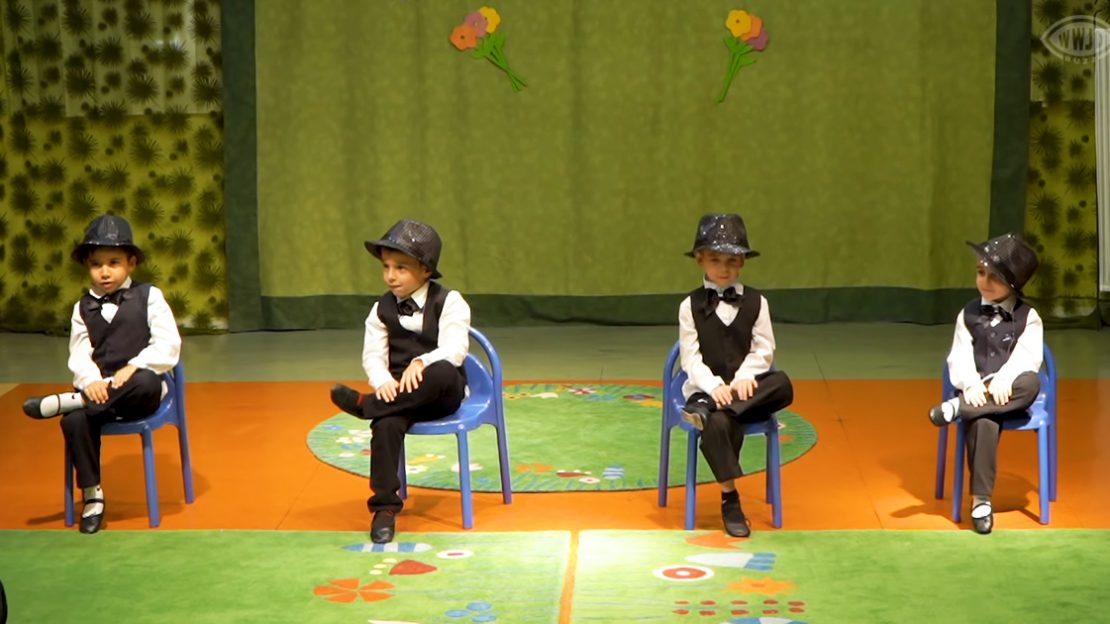 German dancer shows how to make everyone dance in the mall – WWJD