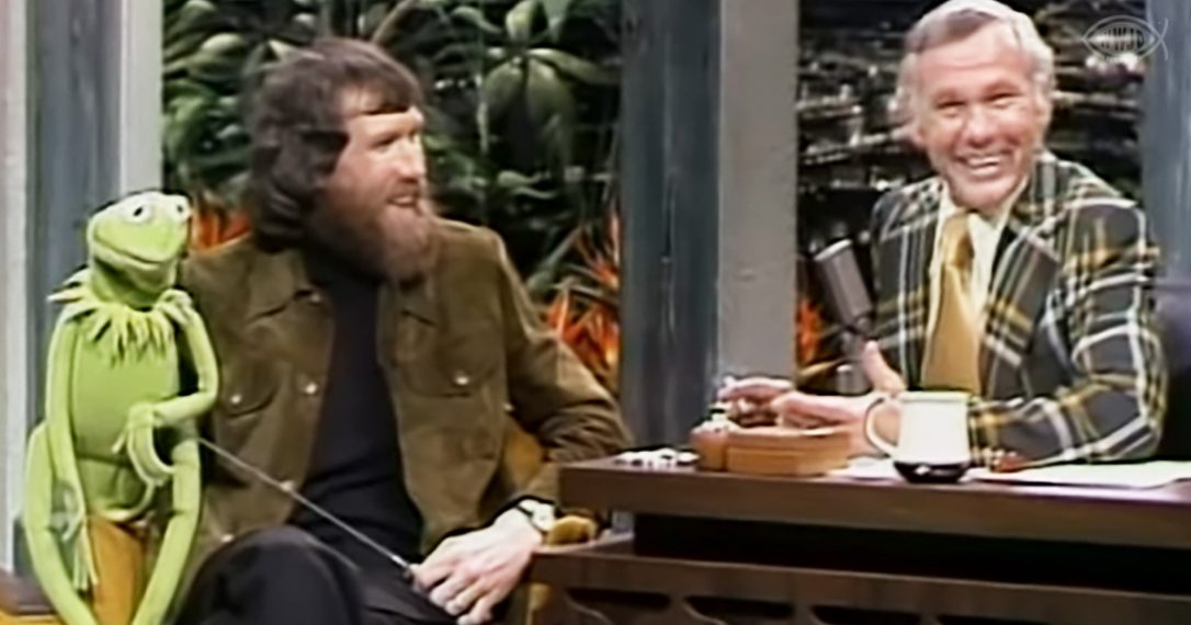 Jim Henson brings his Muppets to entertain late-night king Johnny ...