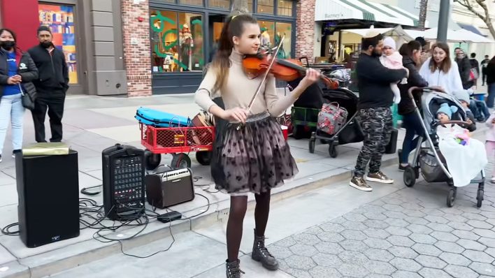 Grace under pressure when violin string snaps mid-performance | WWJD
