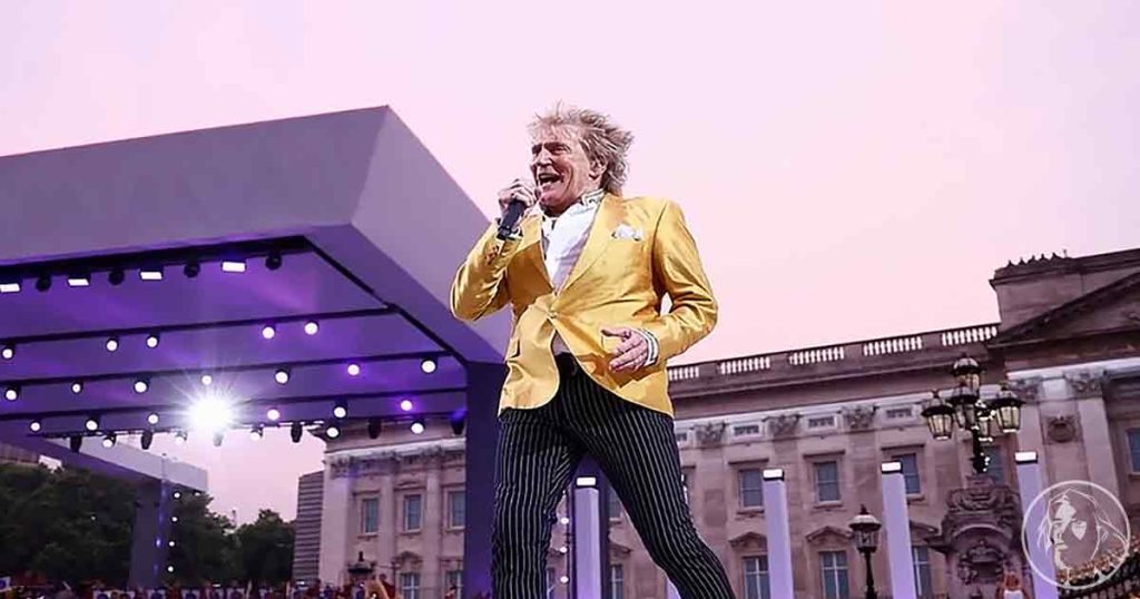 Adorable chubby cheeks Prince George sings along to “Sweet Caroline” – WWJD