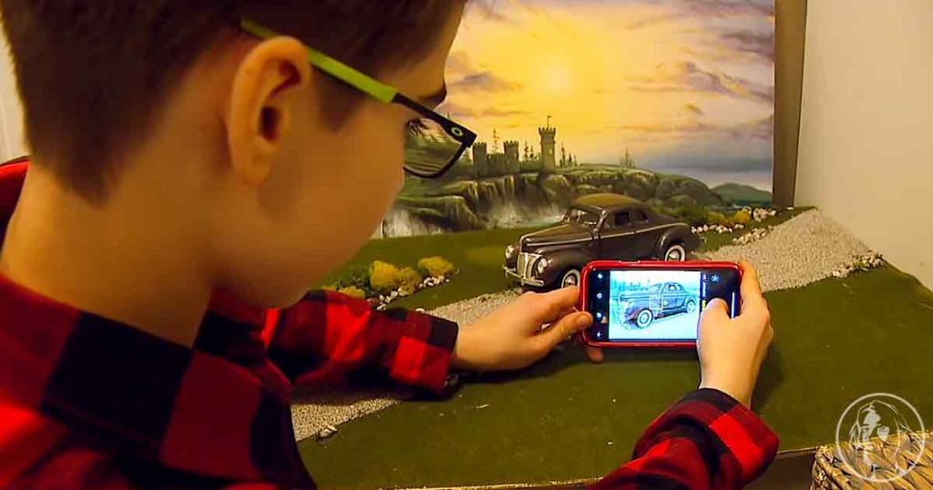 Autistic boy’s stunning photography transforms mini cars to life-size ...