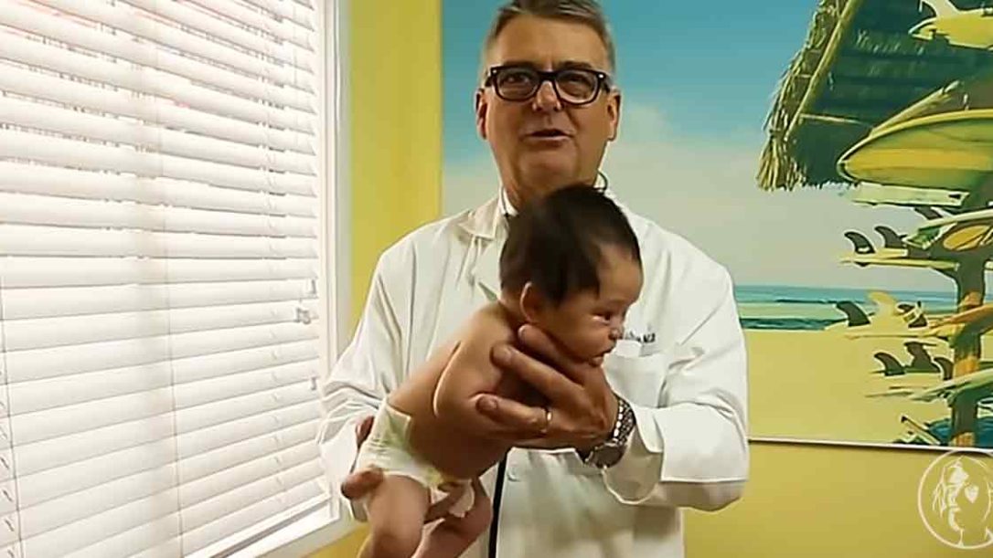 Nurse Puts Dying Baby Next to Her Twin, This ‘Hug’ Results in a Miracle ...