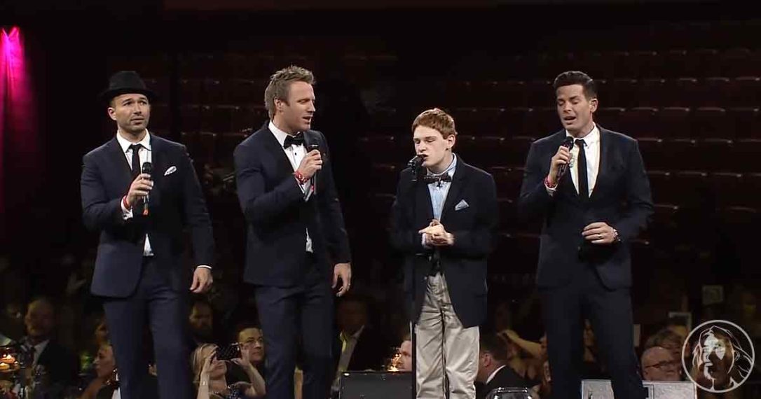 Blind singer’s voice blends beautifully for “Lean On Me” duet – WWJD