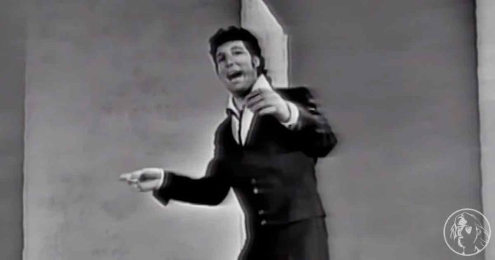 Watch 25-year-old Tom Jones perform “It’s Not Unusual” – WWJD