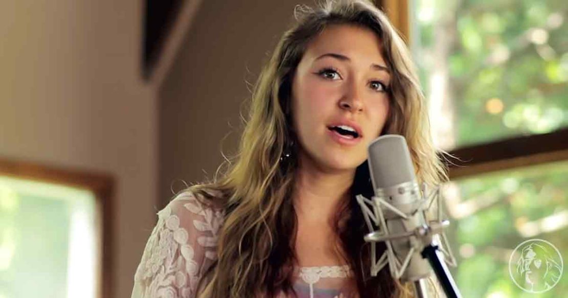 Lauren Daigle’s live concert exalting Jesus in “How Can It Be” – WWJD