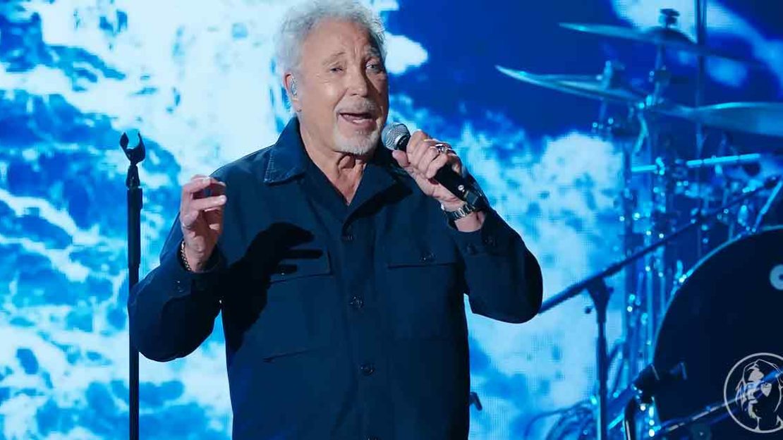 Legendary Tom Jones sings incredible ‘I’m Growing Old’ – WWJD