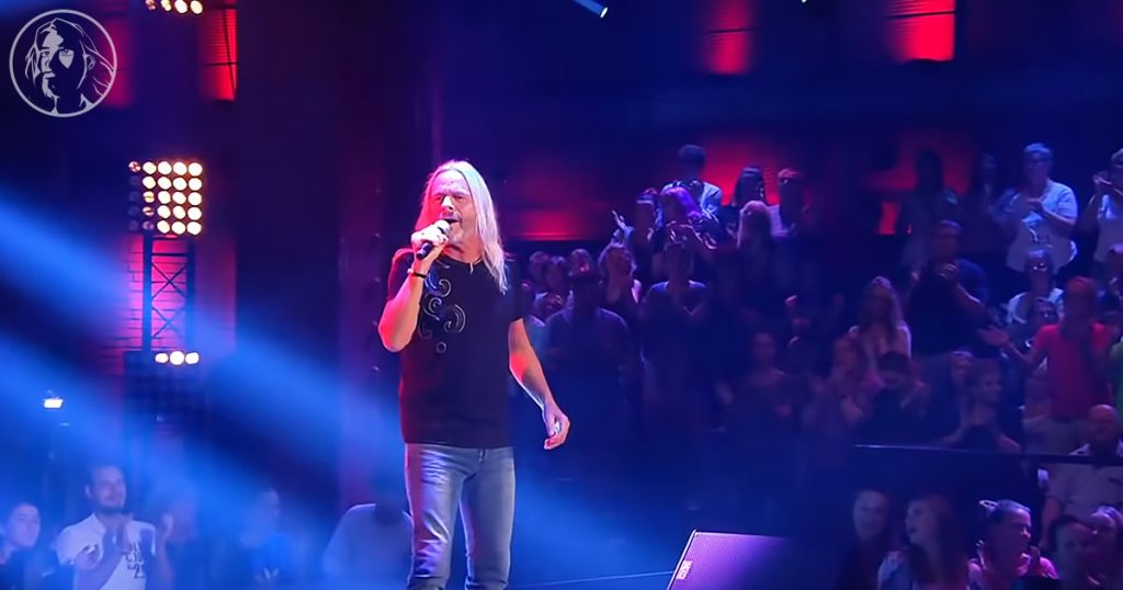 Elderly Sensation Wows Judges with Timeless Melody on The Voice Senior ...