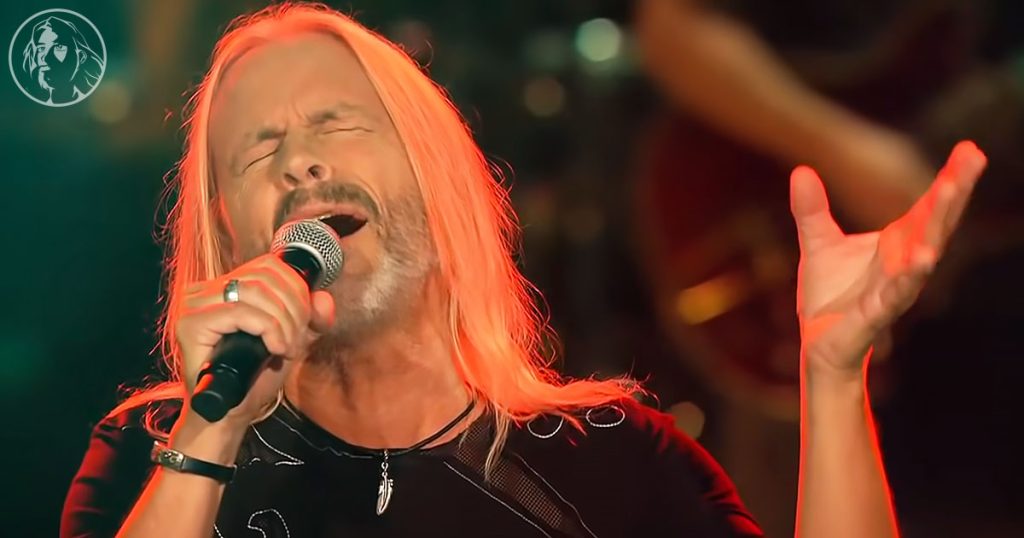 Elderly Sensation Wows Judges with Timeless Melody on The Voice Senior ...